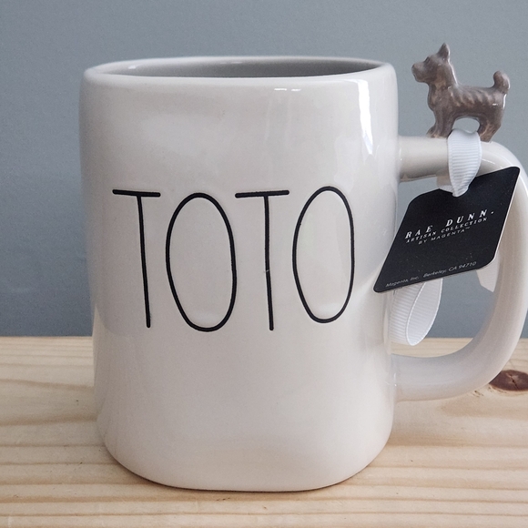 Rae Dunn | Dining | Rae Dunn Wizard Of Oz 85th Anniversary Toto Mug ...